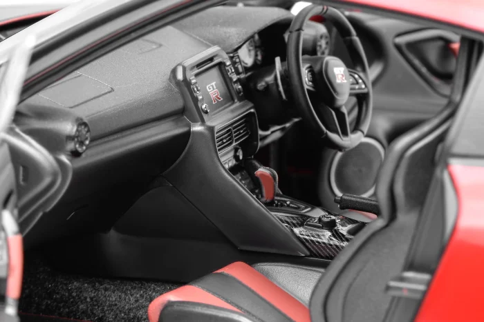 MH 1:18 Nissan GT-R NISMO (R35) Special Edition 2022 Vibrant Red | M83527