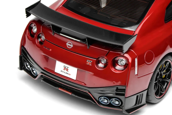 MH 1:18 Nissan GT-R NISMO (R35) Special Edition 2022 Vibrant Red | M83527