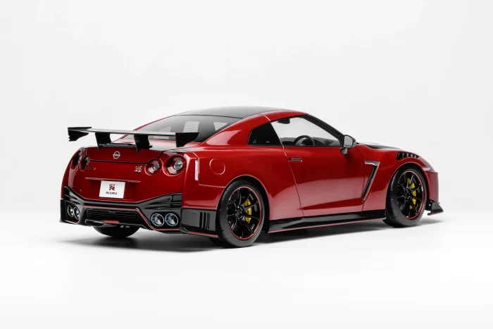 MH 1:18 Nissan GT-R NISMO (R35) Special Edition 2022 Vibrant Red | M83527