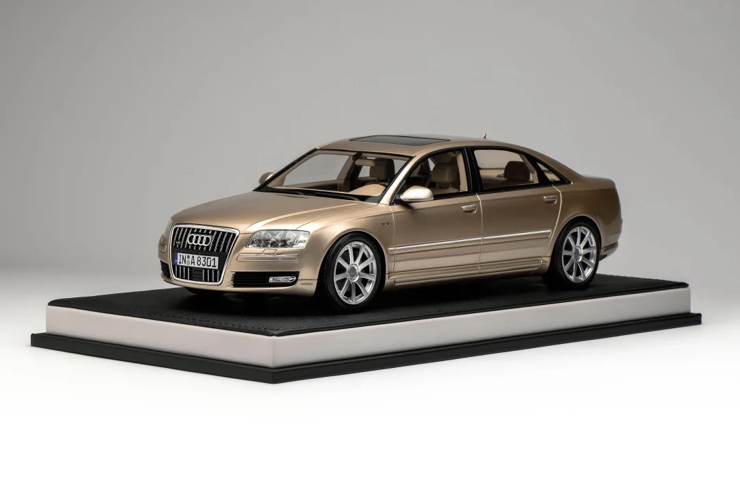 MH 1:18 Audi A8 W12 2008 Impala Beige Pear