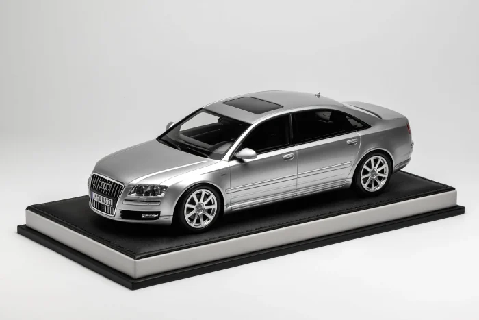 MH 1:18 Audi A8 W12 2008 Ice Silver Metallic