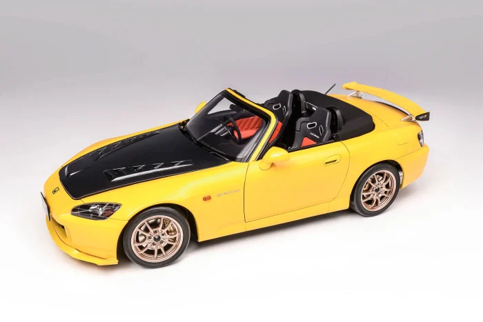 MOTORHELIX 1/18 Honda S2000 (AP2) MUGEN New Indy Yellow Pearl