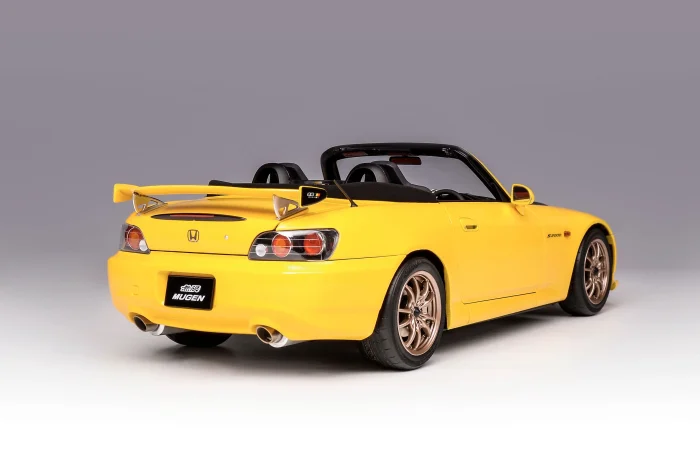 MOTORHELIX 1/18 Honda S2000 (AP2) MUGEN New Indy Yellow Pearl
